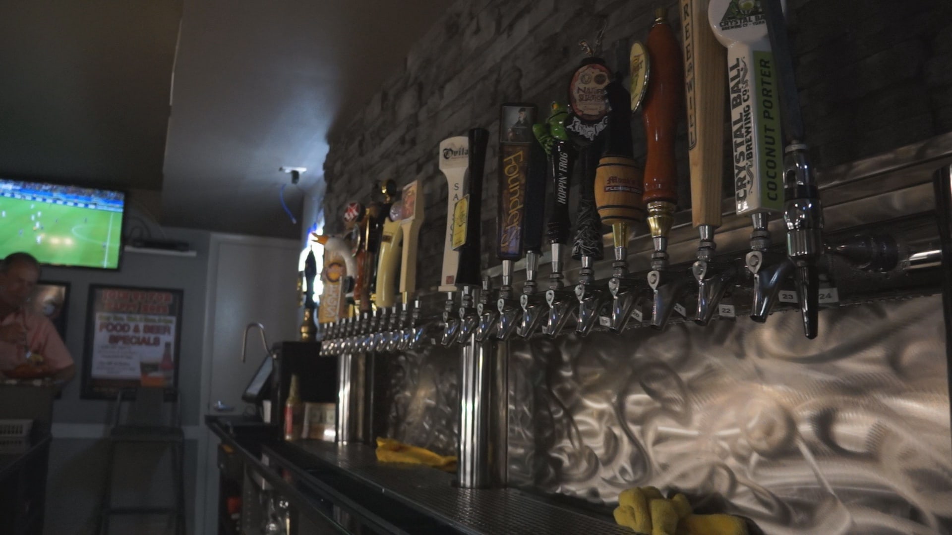 Golden Crust Pizza – Meet Red Lion